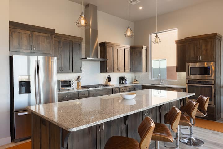 Off Course: Private Backyard + Resort Pools + Golf - Hurricane, UT