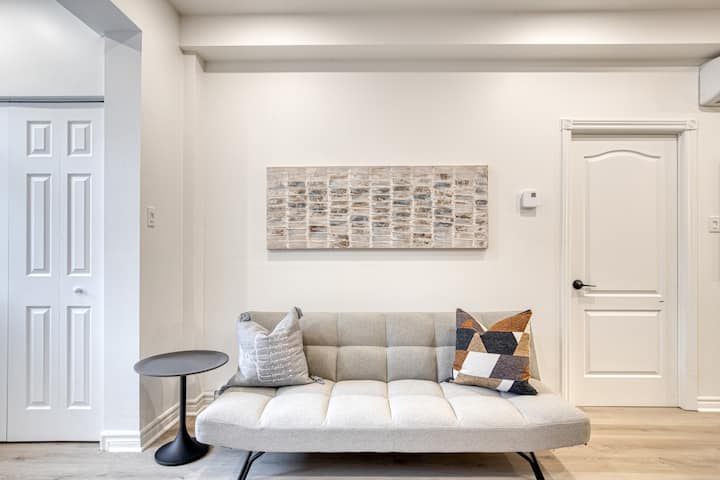 Stylish & Cozy Modern Apartment - Montréal, QC