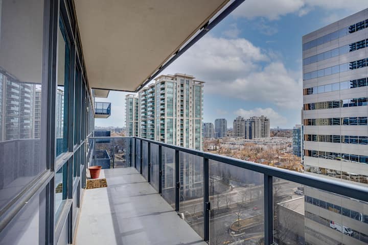 Luxury 2br 2ba Suite W Free Parking,yonge/sheppard - Toronto