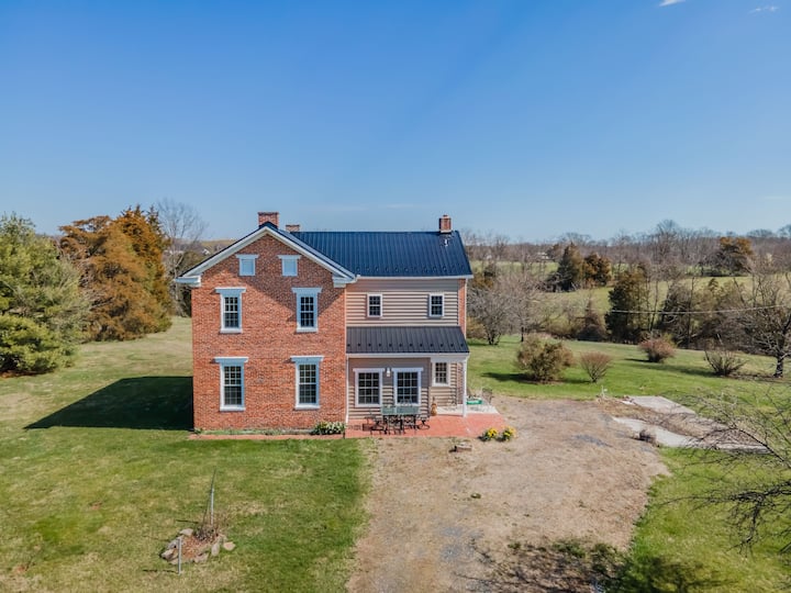 Gettysburg Farmhouse On 82 Acres - Gettysburg, PA