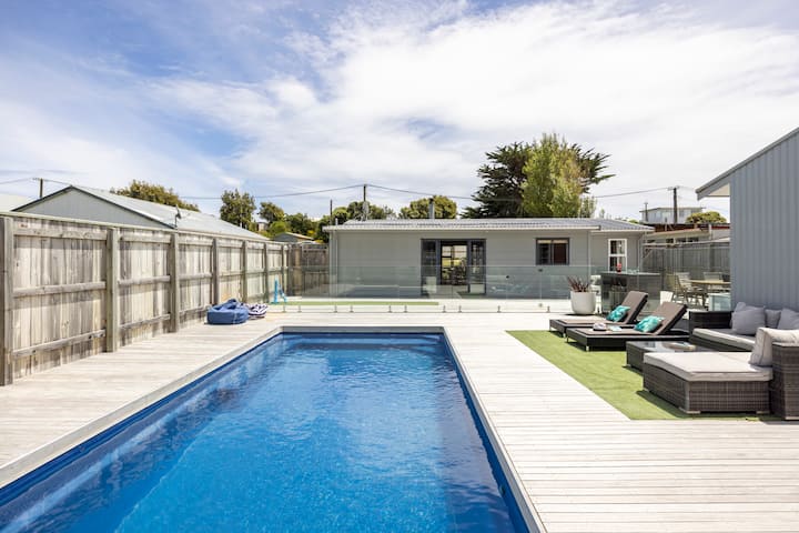 Private & Sunny Beach Retreat With Pool & Spa - Levin