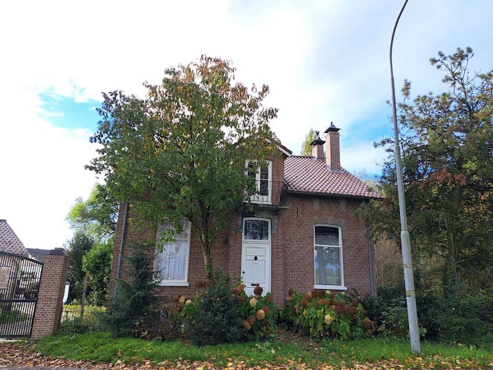 Classic Dutch Mansion In The Heart Of Netherlands - Zaltbommel