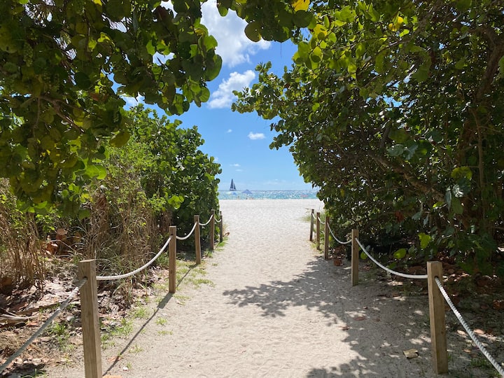 Beach Access Lovely 2b2b 1 Free Parking Pool Gym - Miami Beach