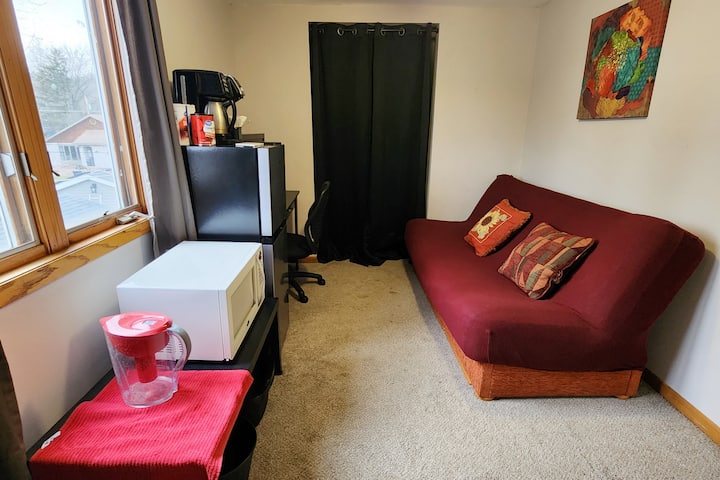 ~Fox River, Private Guest Suite, Laundry, Kitchen - Algonquin, IL