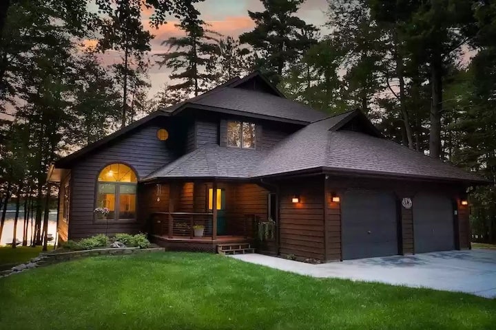 New! Luxury 4 Br, 4 Bath Lake Home On Bass Lake - Rhinelander, WI