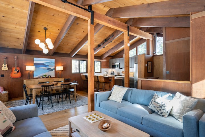 Stylish Cabin- Hottub, A/c, Grill, Near Lake +Town - Olympic Valley, CA