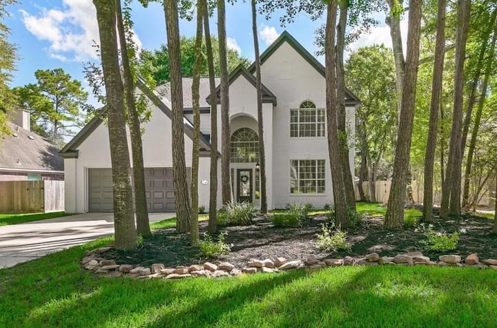 Caliwood! Luxurious King Bed Suite & Great Outdoor - The Woodlands, TX