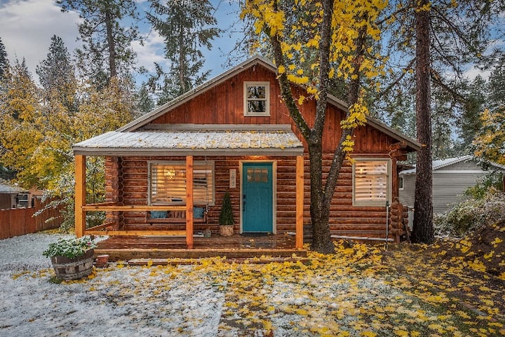 Downtown Coeurd'alene Log Cabin - Coeur d'Alene, ID