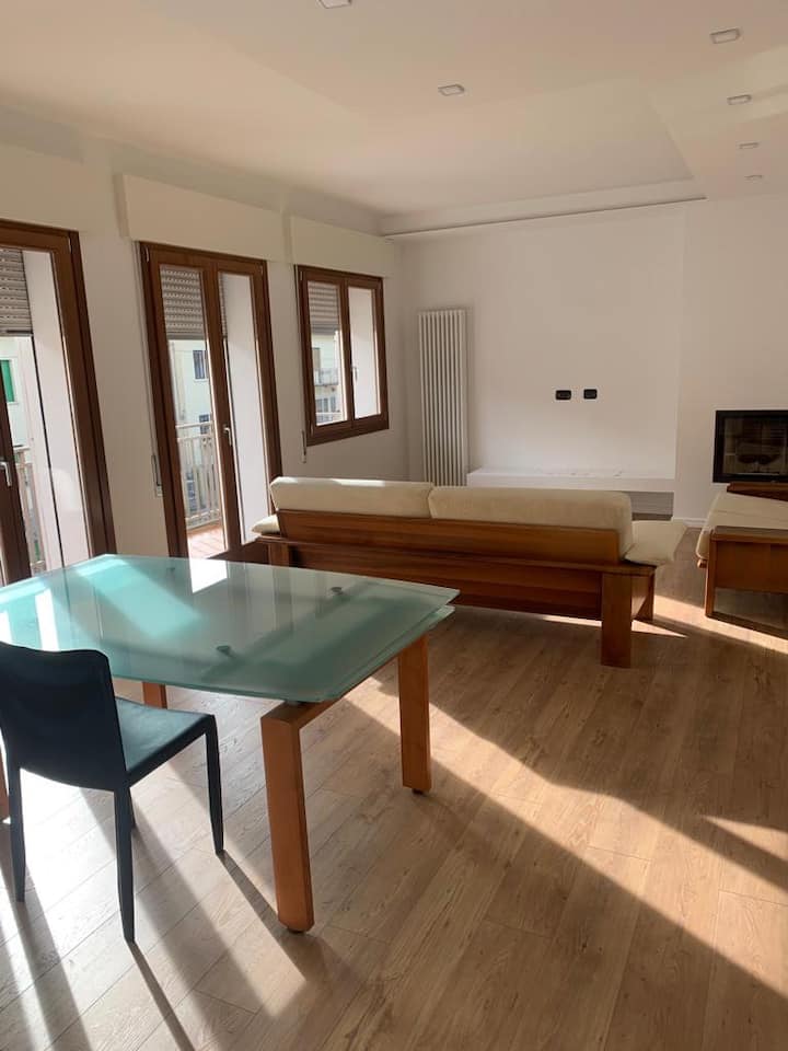 Beautiful New 1- Bedroom Condo, Just Renovated - Vittorio Veneto