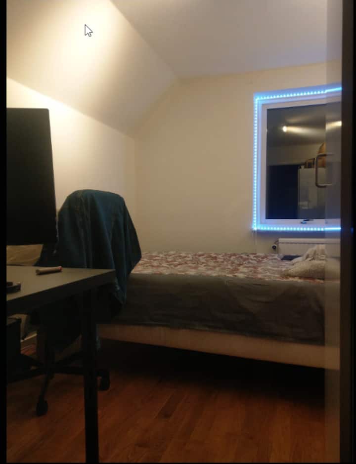 Chalmers (1.6km) Room2 Medium, Bus-stop (200m) - Gothenburg