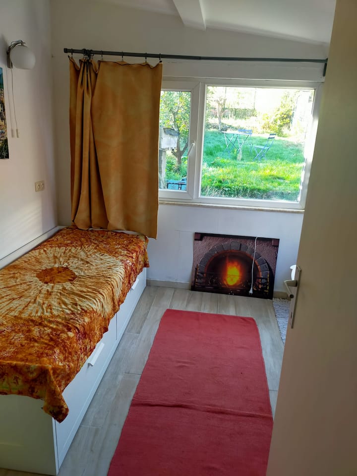 Small Room In Southern Brussels - Ixelles