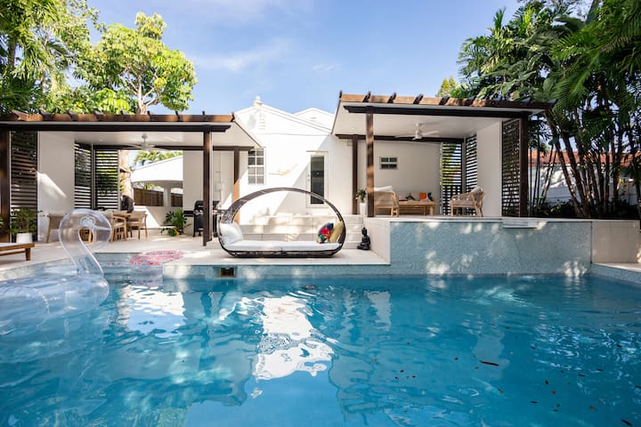 4 Bedroom House With Tropical Outdoor & Large Pool - Miami, FL