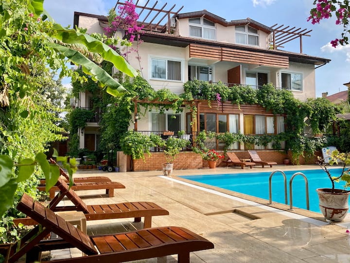 Cozy One Bedroom Apt With Balcony, 5min To Beach - Fethiye