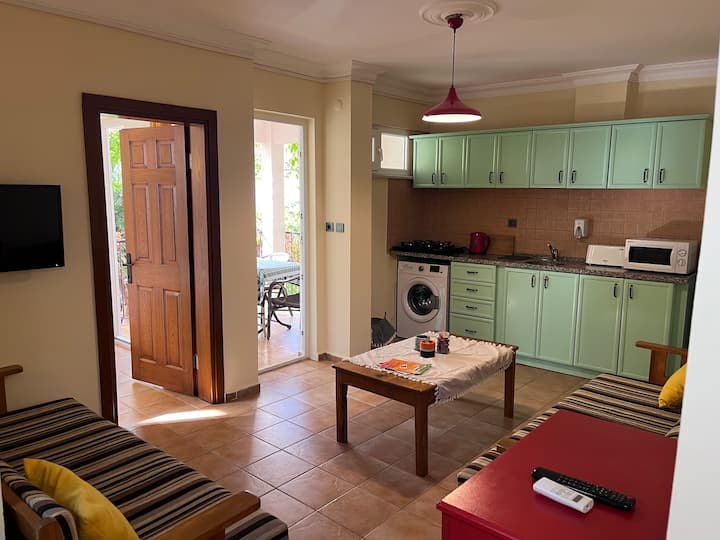Cozy One Bedroom Apt With Balcony, 5min To Beach - Fethiye