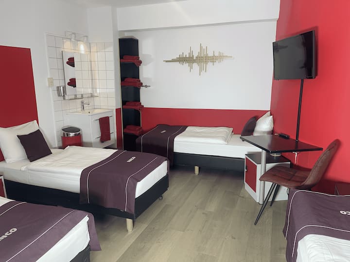 Quad Room, Ontbijt Is Inbegrepen. - Amsterdam