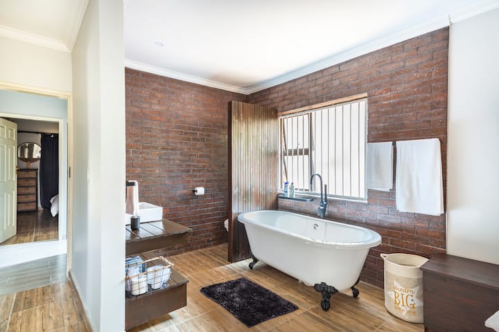 10 Handpicked Airbnb Vacation Rentals In Menlyn, South Africa - Updated ...