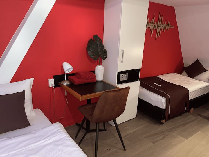 Dubbel Kamer, Ontbijt Is Inbegrepen. - Amsterdam