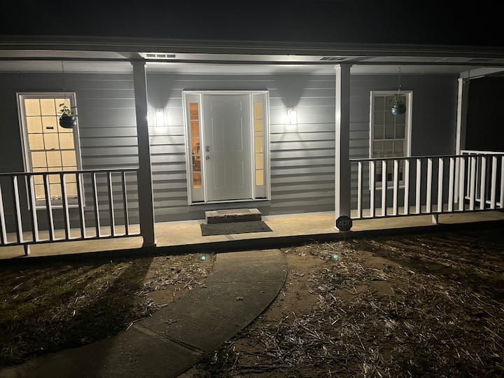 Cozy 4 Bedroom Home In Jonesboro - Riverdale, GA