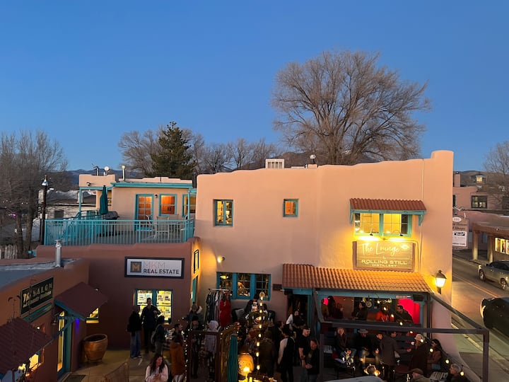 Rooftop Apartment, Downtown Taos - Taos, NM