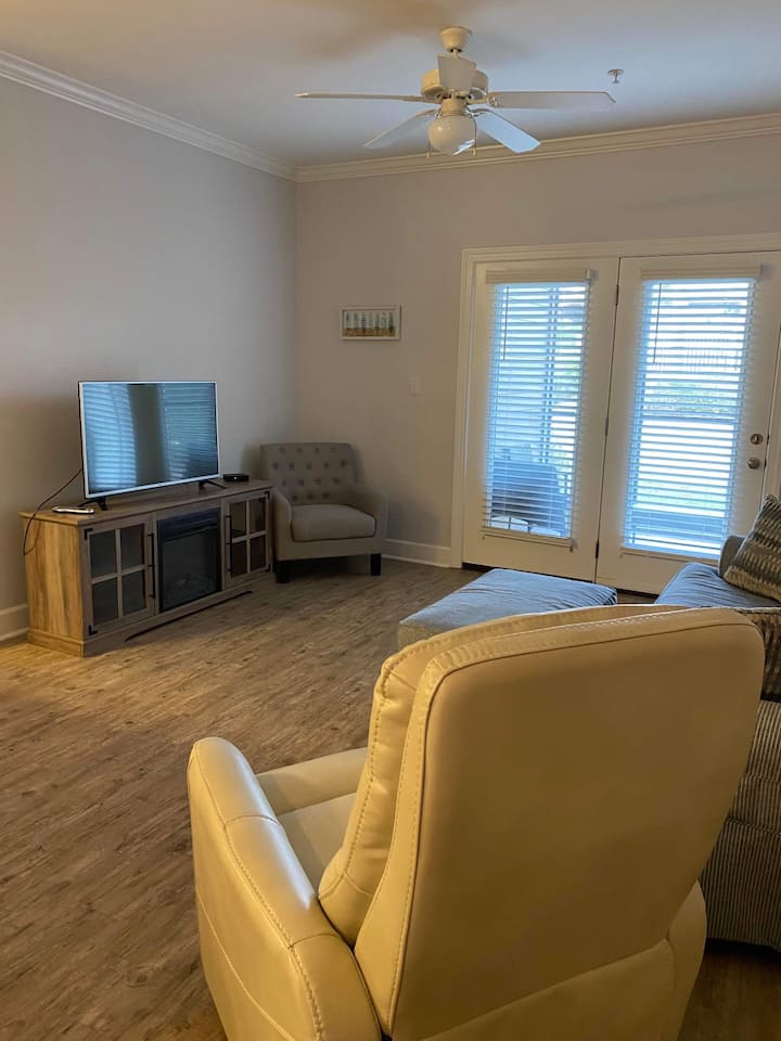 Foley Quiet Condo With King Size Master Suite - Foley, AL