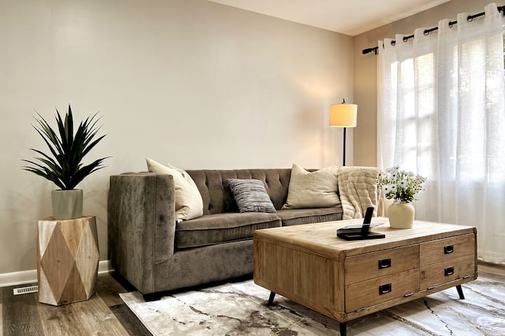 Entire- 3br Stylish And Cozy Sunshine Home - Clarksville, TN