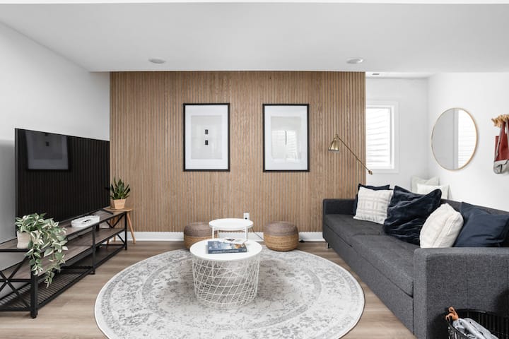 Monthly Rental Basement Apt | Laundry & Workspace - Indianápolis, IN