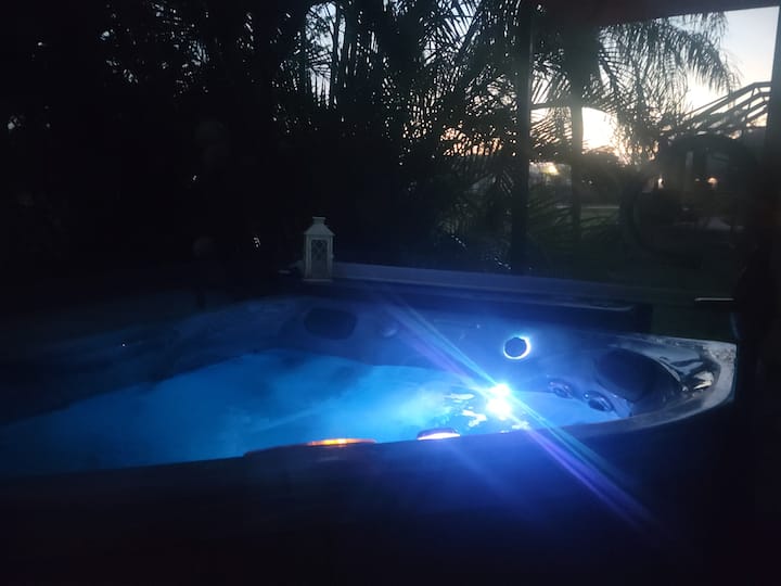 West Of 41, Hidden Pet Friendly Get Away! - Bonita Springs, FL