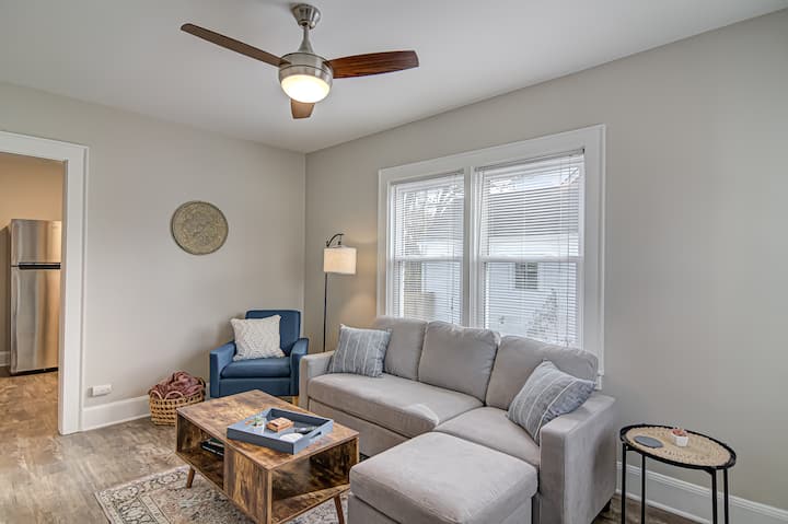 Cozy & Cheerful 2 Bedroom Minutes From Downtown - Greensboro, NC