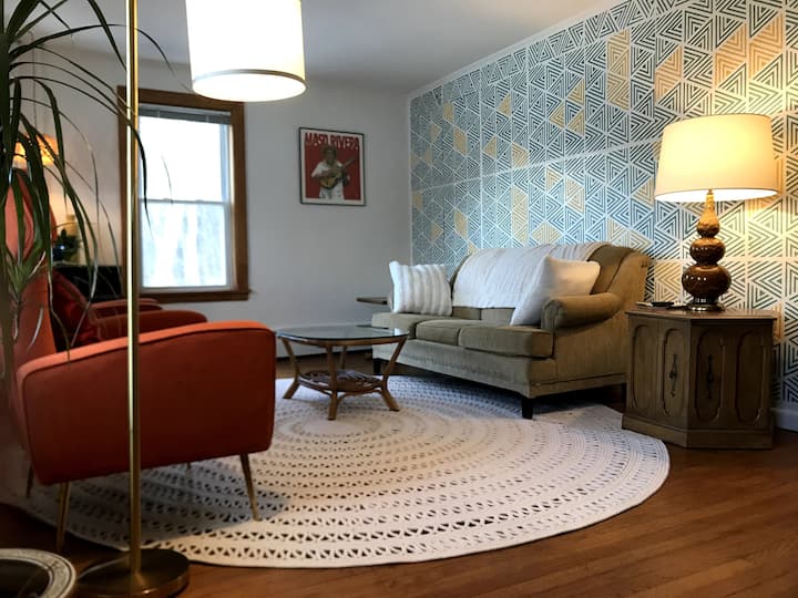 Groovy Seventies Pad - Cheshire, MA