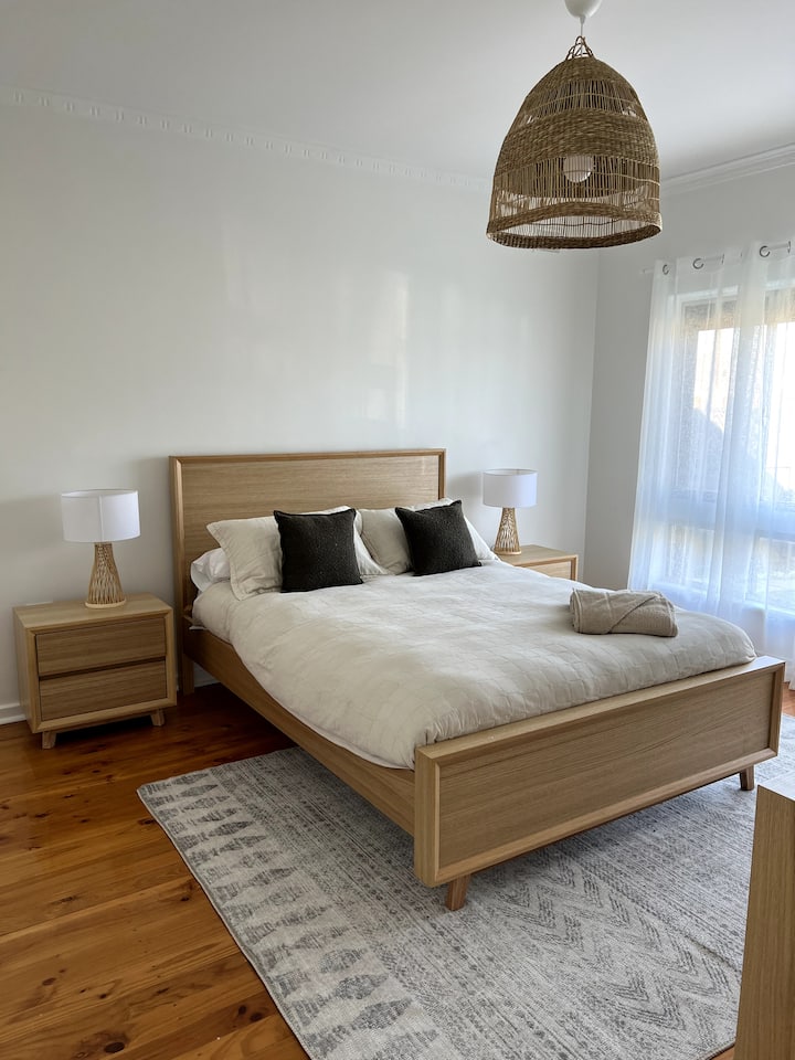 Newly Renovated 4 Bedroom Family Friendly Home - Adelaida