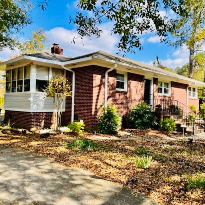 Quiet Country Bungalow - Belton, SC