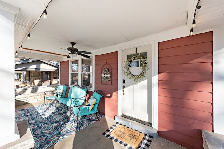 Charming Brookside Bungalow! - Kansas City, MO