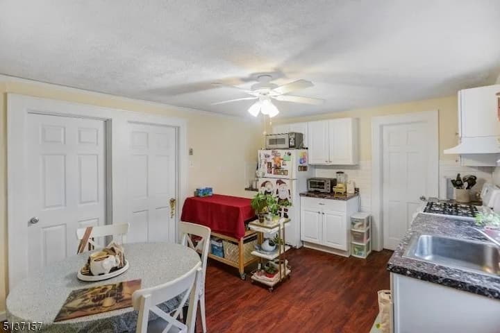 Spacious 2 Bed Entire Apartment In Millburn Nj - Livingston, NJ