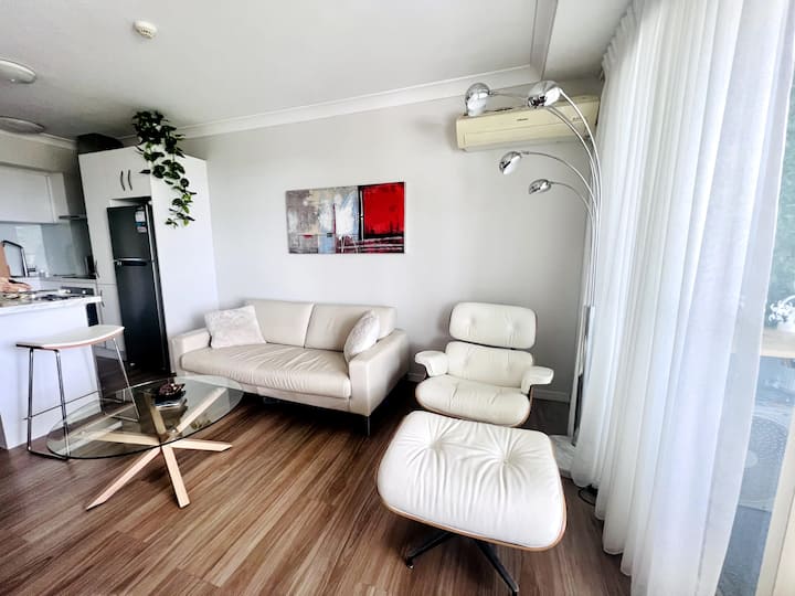 Charming Courtyard Retreat - Free Secure Car Park - Gold Coast