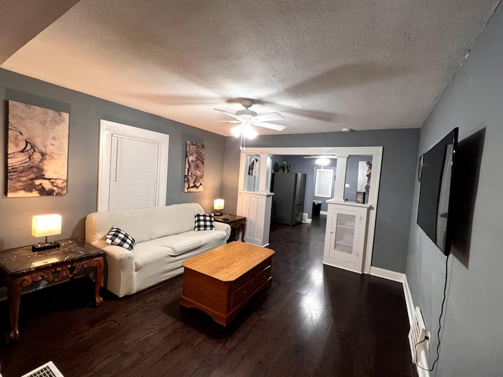 Private Room Near Capitol - Des Moines, IA