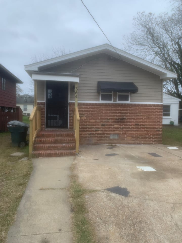 Furnished 1 Bedroom Efficiency! - Hampton, VA