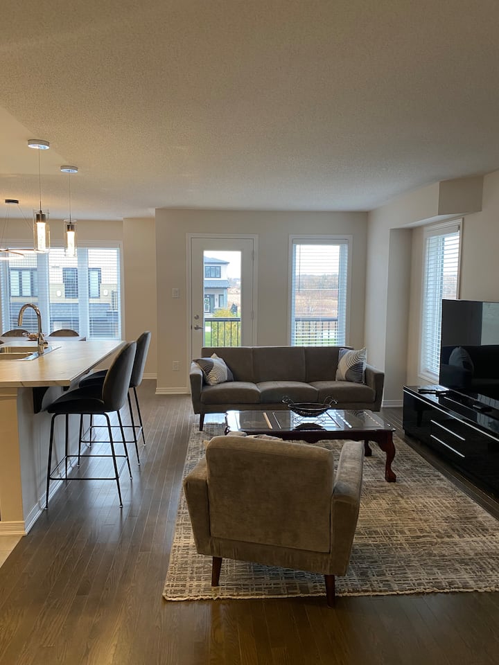 Stylish And Lovely Home With Great Views. - Kanata