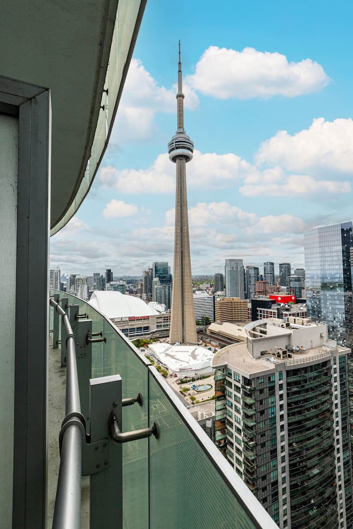 Modern 2br 1.5ba + Free Parking, Cn Tower, Jays! - Toronto