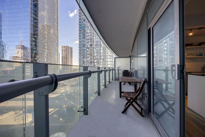 Cn Tower, Ent. District - 2br+1.5 Ba+ Free Parking - Toronto
