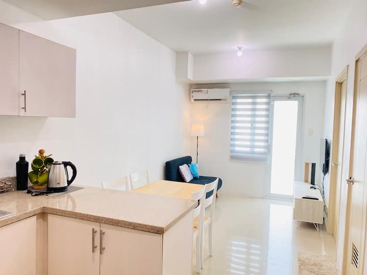 Grass Residences Spacious Condo 2br 2bath W/wifi - Quezon City