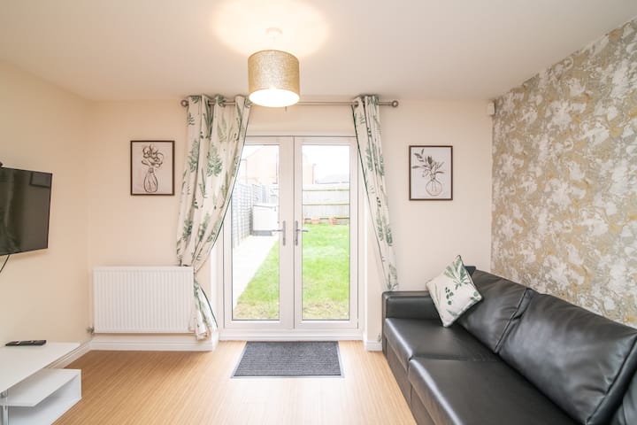 Beautiful 2-bedroom House With Parking And Garden - Wolverhampton
