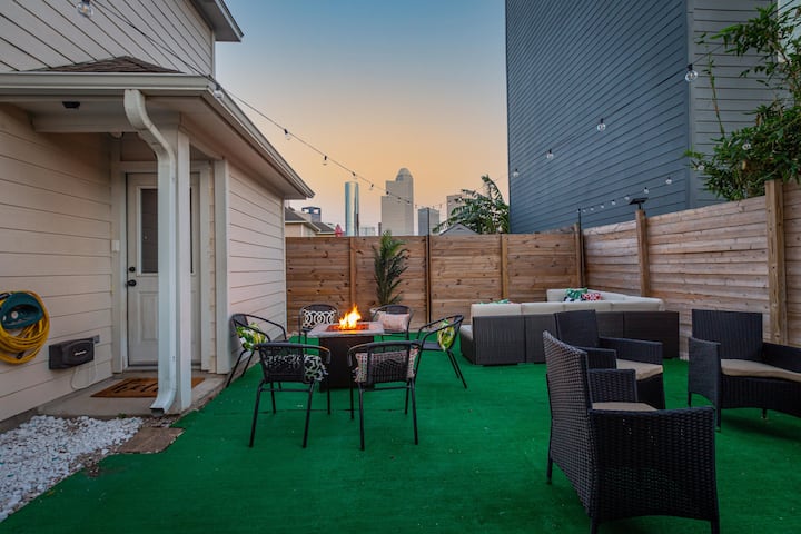 Art Deco | Skyline View | *30 Days Or More* - Houston, TX