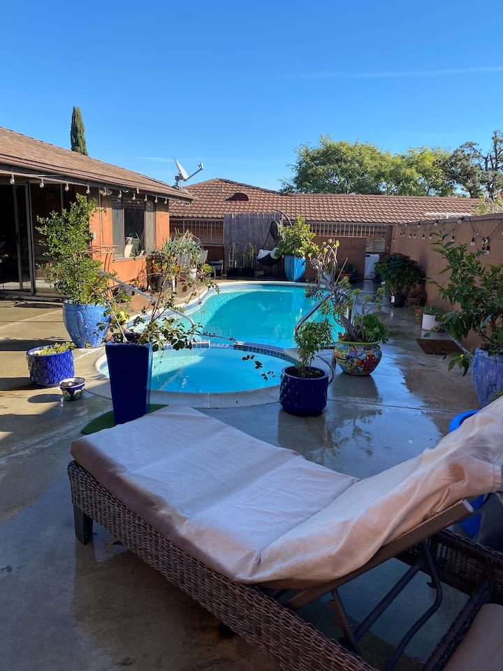 Top Of The Peak Haven Mid-century In Baldwin Vista - Los Angeles, CA