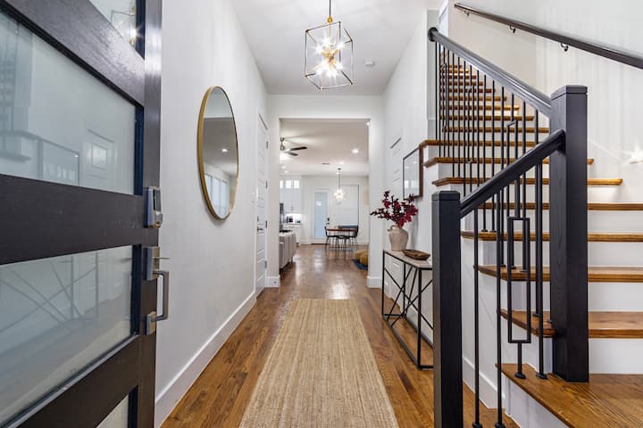Spacious 4br Retreat, Sleeps 10, +Yard Near Dallas - Dallas, TX