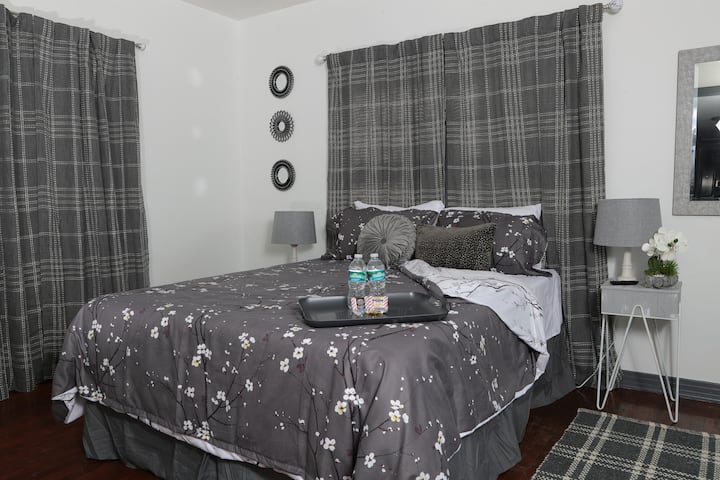 Fantastic Gem Minutes From Campus/stadium, Capitol - Tallahassee, FL