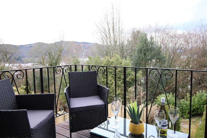 Bowness On Windermere Lakeview Hideaway Parking - Windermere