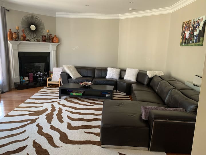 Large Comfy Room Near Bmw, Gsp - Greer, SC