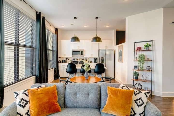 Walk To Honky Tonks & Broadway, Pool Included - Nashville, TN