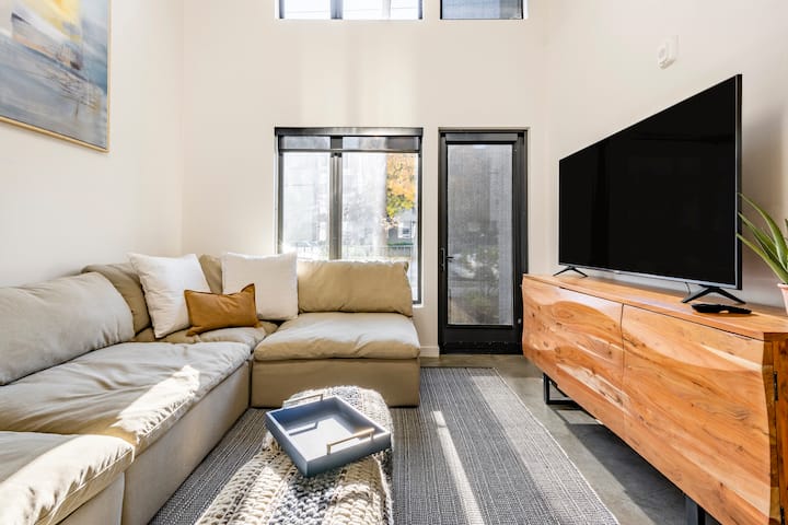 2-story Massive Modern Townhouse - San José