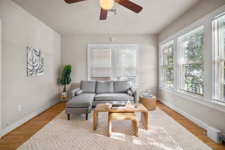 Pet Friendly & Walkable Apartment - Houston, TX